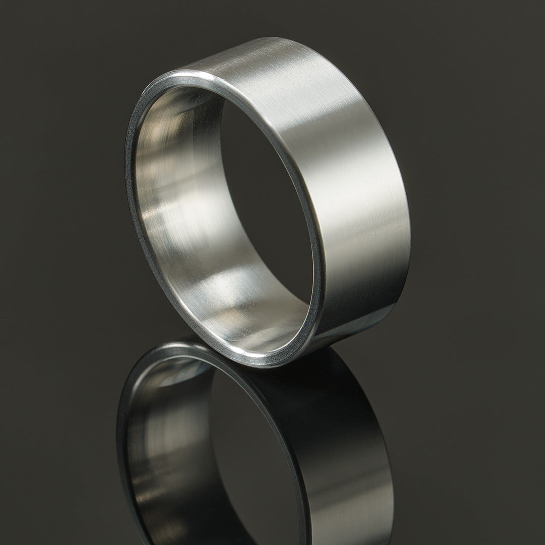 Titanring Sassolin 10mm von RICH.STIL - mit Wunschgravur